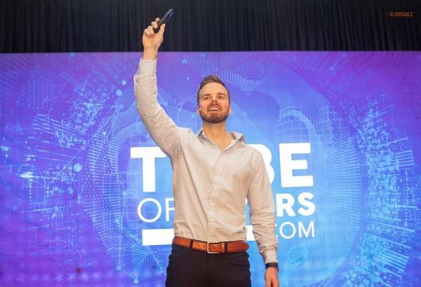 Millionaire entrepreneur Andrew Kroeze helping online business coaches ...
