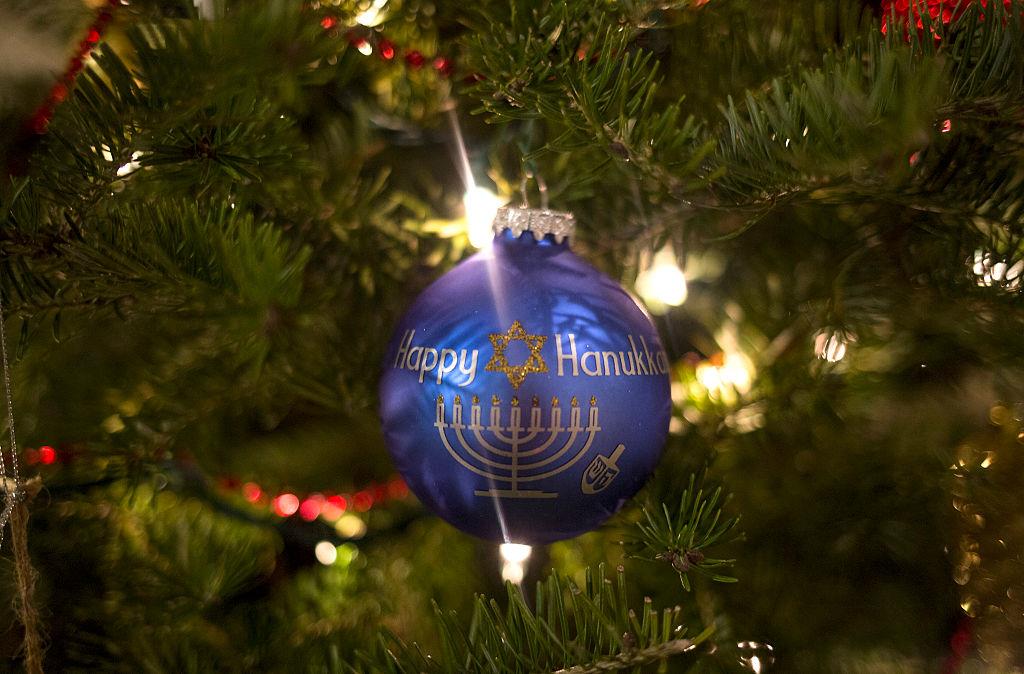 To tree, or not to tree? How Jewish-Christian families navigate the ...