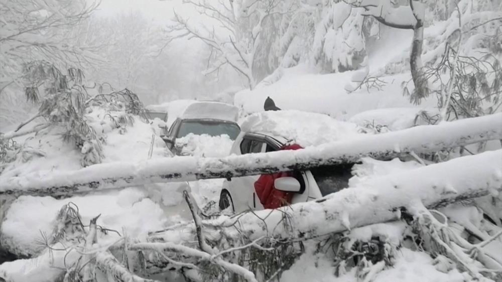 Qatar - Cold kills 22 stuck in cars in heavy snow at Pakistan resort