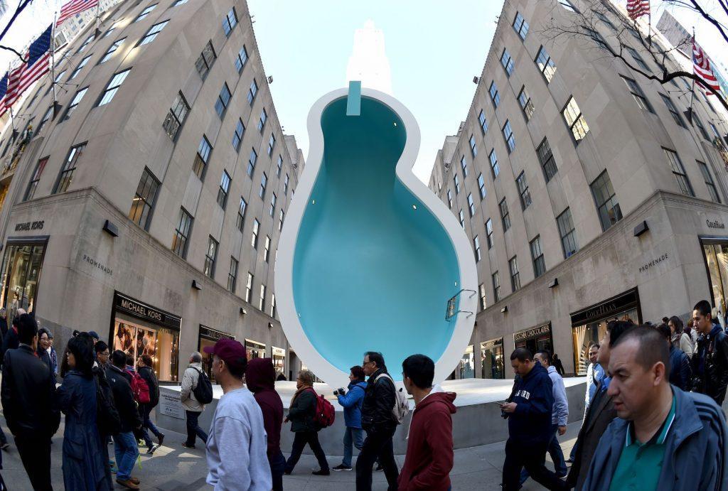 We Ranked 7 Of The Splashiest Artist-Designed Swimming Pools From ...