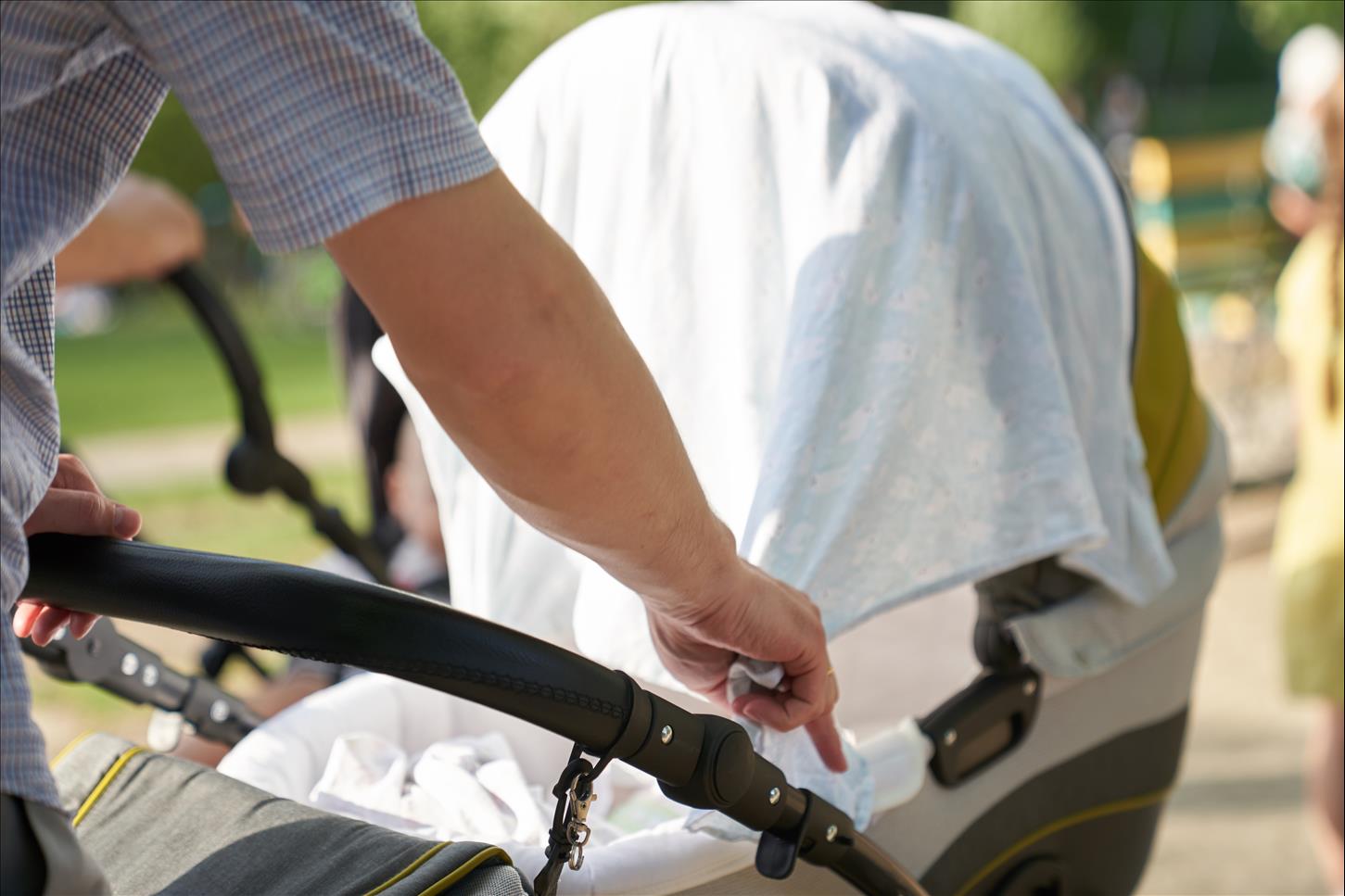 Covering Your Baby's Pram With A Dry Cloth Can Increase The Temperature ...