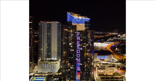 World's Tallest Digital Ukrainian Flag Lights-Up South Florida Skyline ...