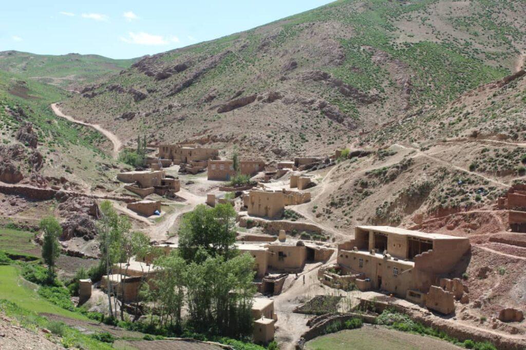 Daikundi's Koh Bala Children Walk Hours To Reach School