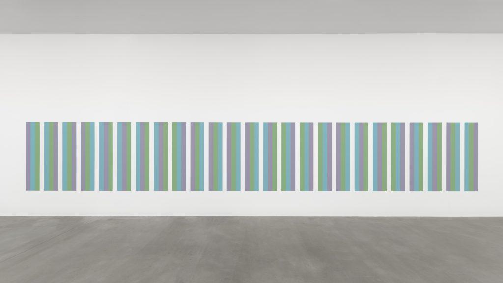 Spotlight: A Mesmerizing Show Of Bridget Riley's Monumental Op Art Wall ...