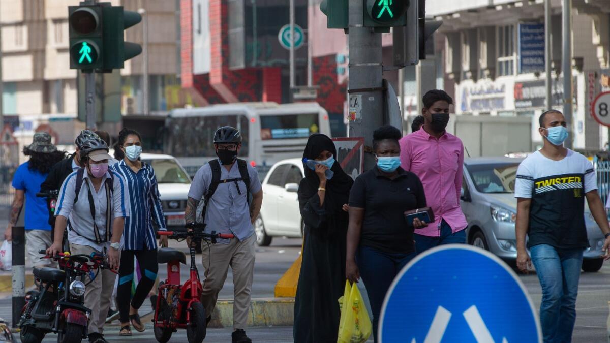 Uae: Dh400 Fine Warning Reminder For Pedestrians Issued By Police ...