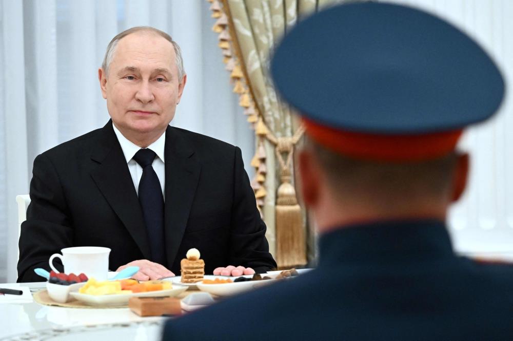 Putin Orders Former Wagner Commander To Take Charge Of 'Volunteer Units ...