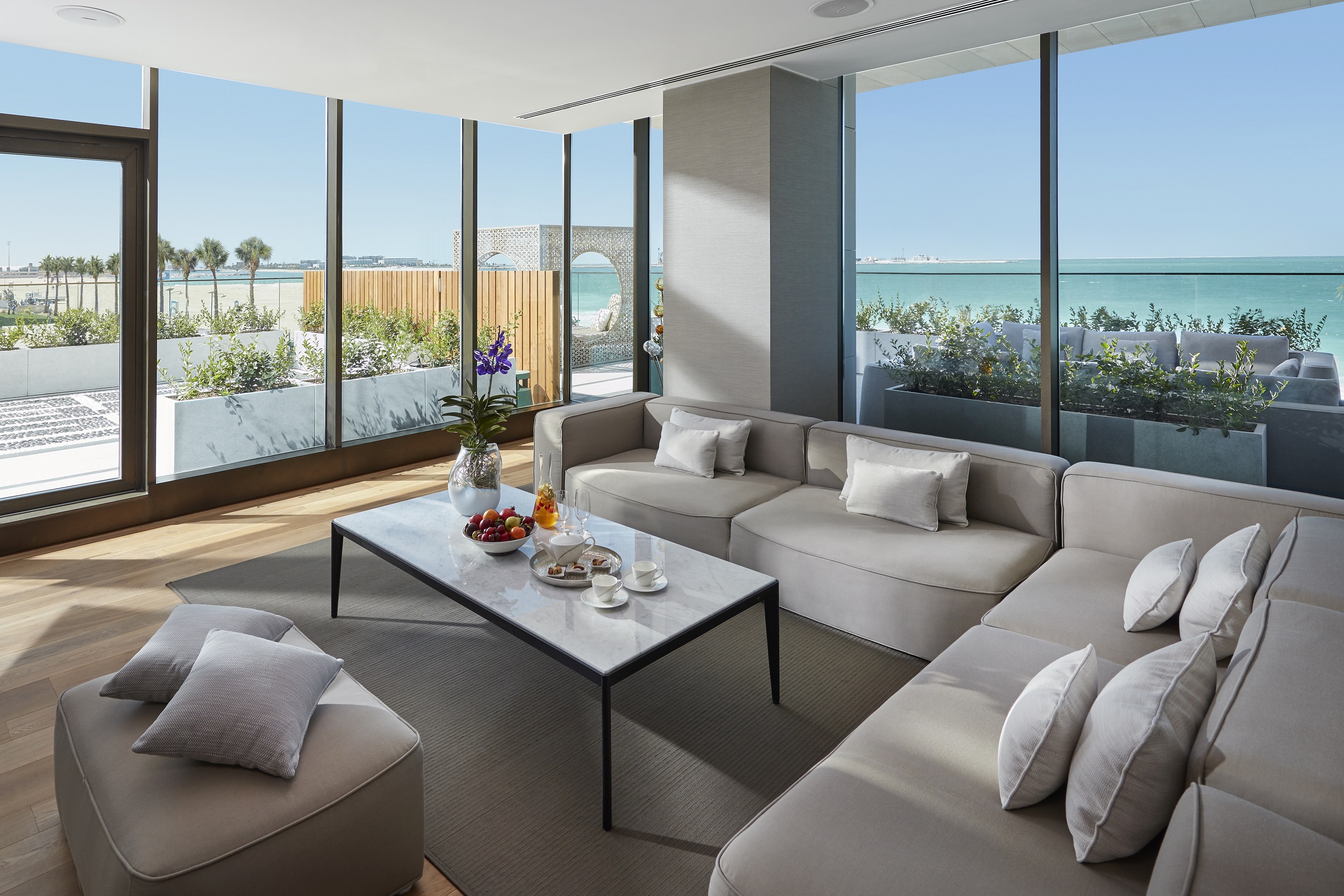 CELEBRITY BACK CARE SPECIALIST GARRY TRAINER RETURNS TO MANDARIN ...