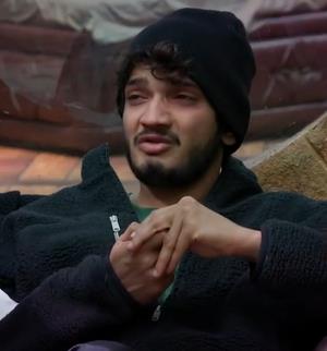 ‘Bigg Boss 17’: Munawar Cries, Begs Ayesha For Forgiveness For ...