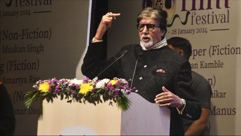 Amitabh Bachchan Completes 55 Years In Bollywood, Shares AI Avatar To ...