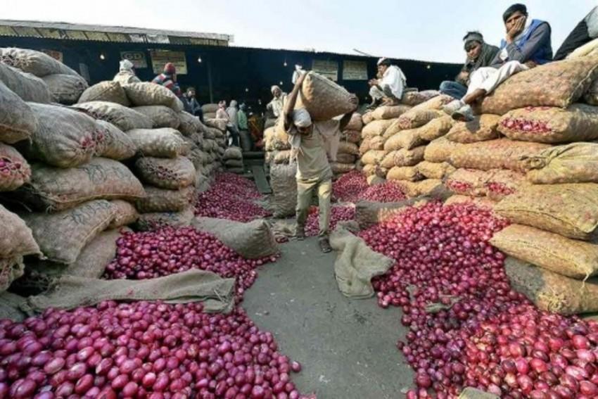 Govt Lifts Ban On Onion Exports Imposes Minimum Export Price Of USD 550/Tonne