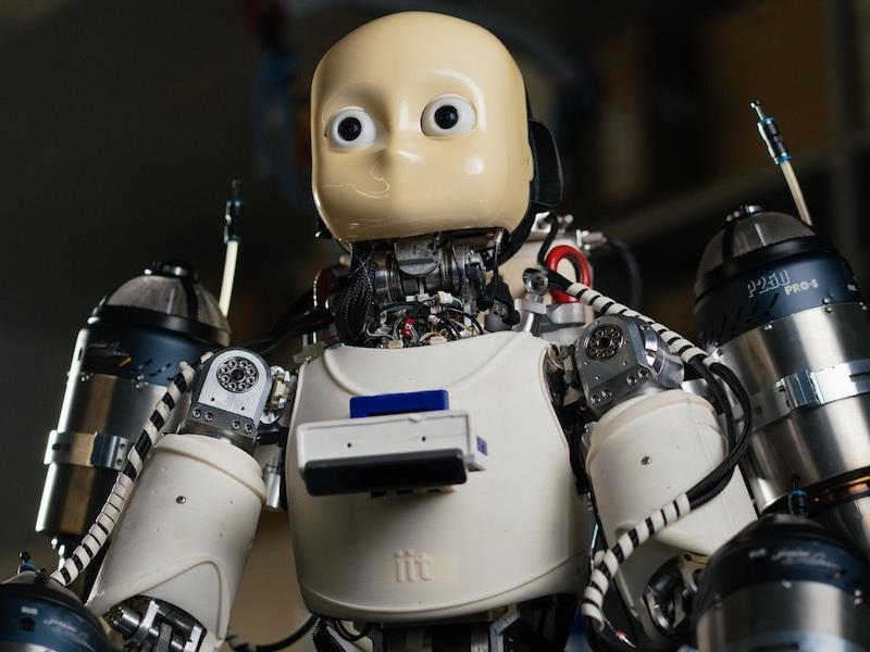 Italian Researchers Test World's First Jet-Powered Flying Humanoid Robot