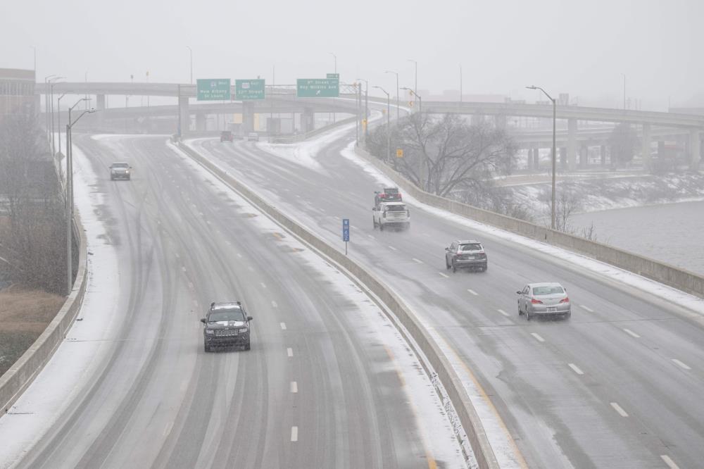 Massive Winter Storm Sweeps Across US Bringing Ice, Frigid Temps