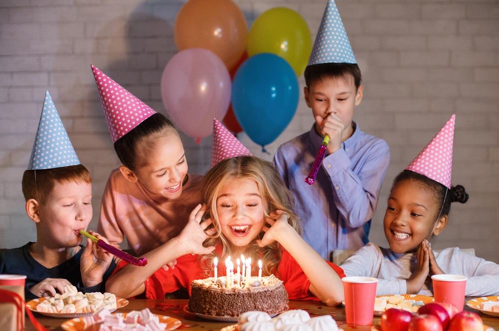5 Birthday Party Traditions From The 90S That Saved Parents A Fortune