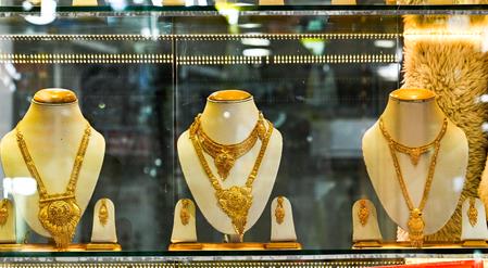 Gold, Silver Trade Higher Amid Weaker Dollar, Geopolitical Uncertainty