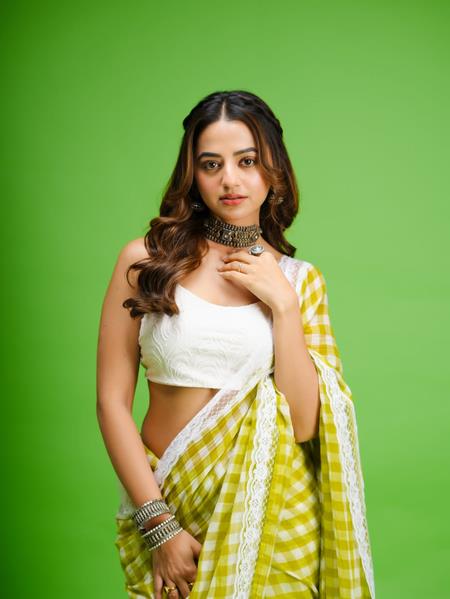Helly Shah Talks About Breaking Out Of Her Comfort Zone By ...