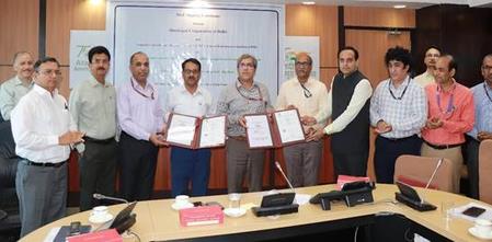 Delhi: MCD Ropes In CRRI For New Tech, Instant Pothole Repair Material