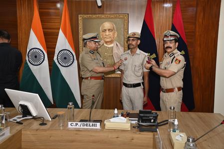Delhi Police Constables Felicitated, Given Out-Of-Turn Promotion For ...