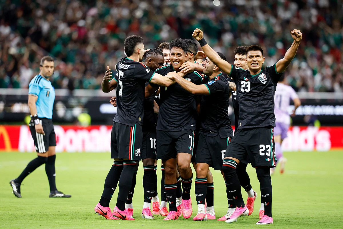 Mexico Edge South Korea 1-0, Become First Team To Reach World Cup ...